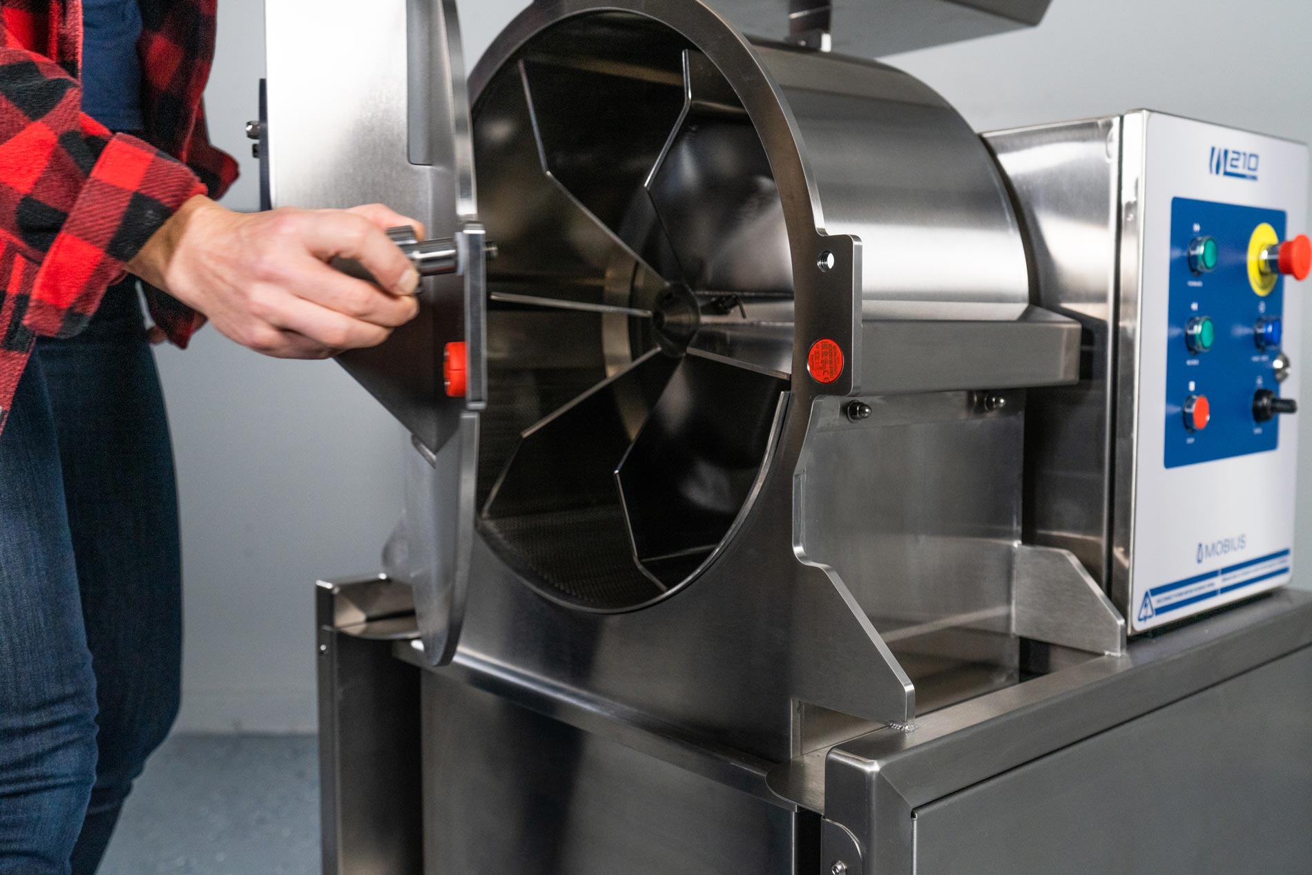Industrial Cannabis Grinder | Mobius