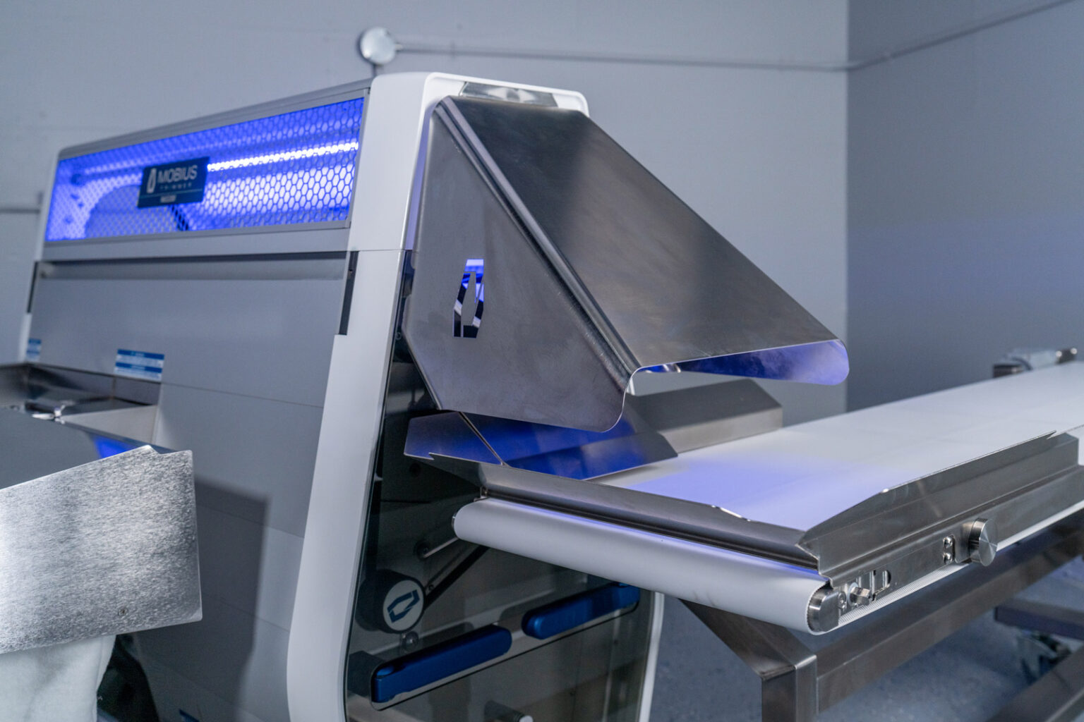 Outfeed Conveyor | Mobius Trimmer