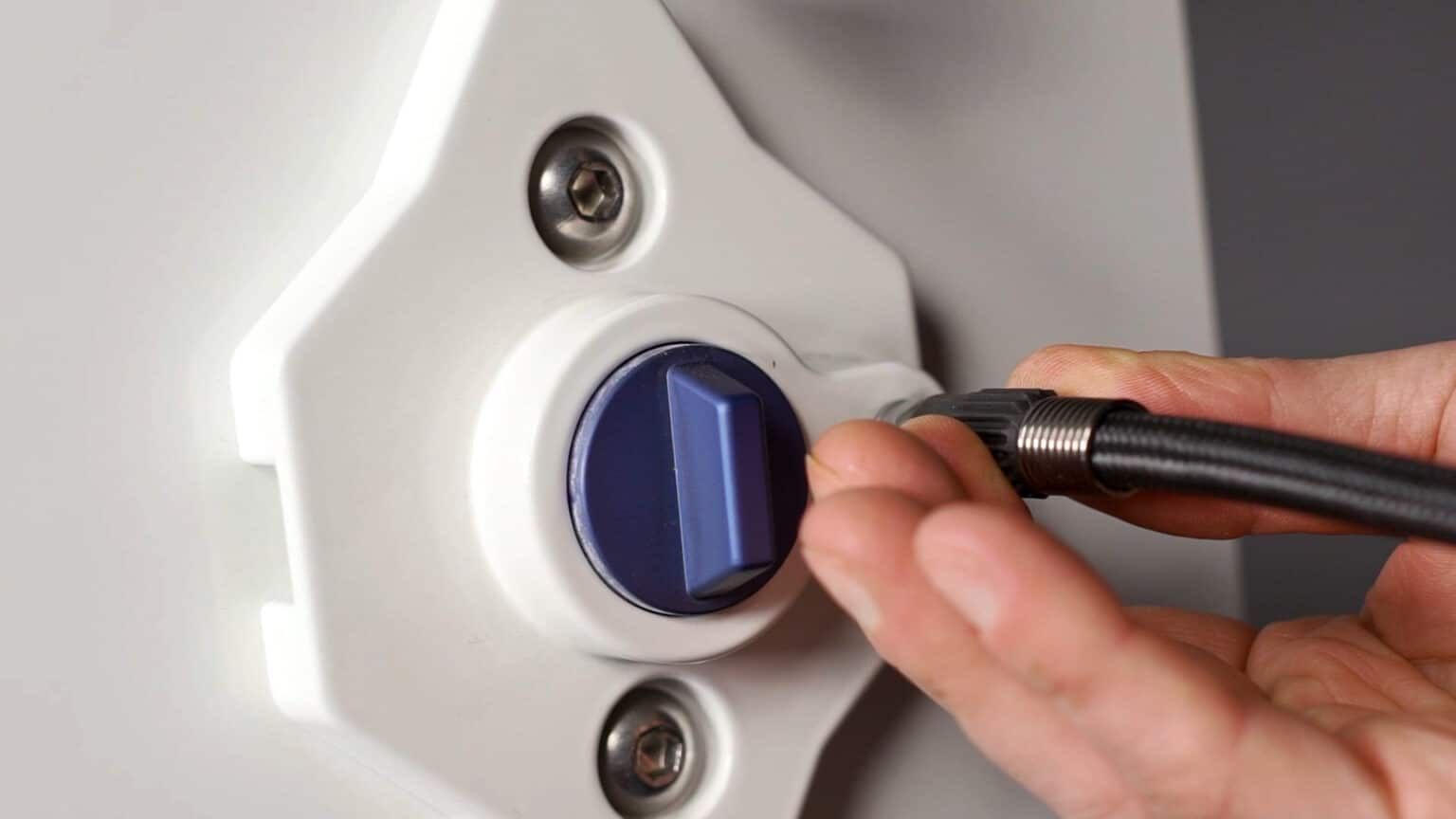 Tumbler Installation & Removal - Mobius Trimmer